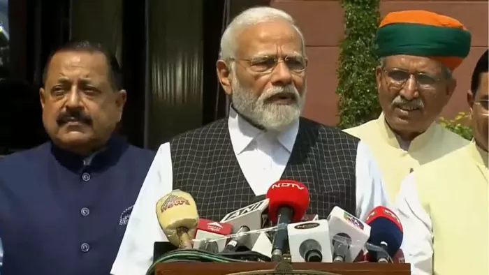 PM Modi on Manipur Hinsa: 'मणिपुर की बेटियों के दोषियों को सख्त सजा ...
