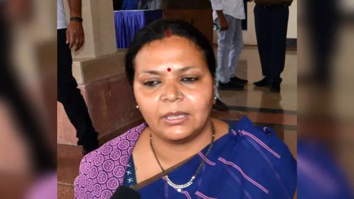Jharkhand News: झारखंड की मंत्री दीपिका पांडेय सिंह का फिसला पैर, बाएं ...
