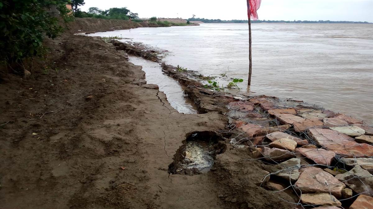 Flood In Ganga-Saryu River : बलिया में खतरा निशान पार की गंगा, सरयू के ...