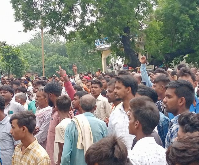 Violence in Garhwa: गढ़वा में ग्रामीणों ने थाना भवन पर किया पथराव ...