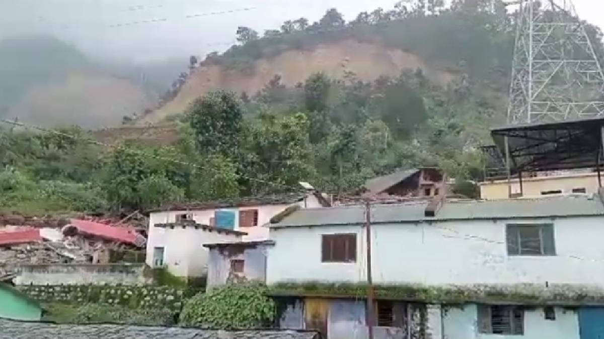 Dehradun: जाखन गांव में लगातार हो रहा भूधंसाव, 10 मकान मलबे के ढेर में ...