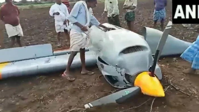 Video: DRDO का बनाया गया तपस ड्रोन टेस्टिंग के दौरान हुआ दुर्घटनाग्रस्त ...