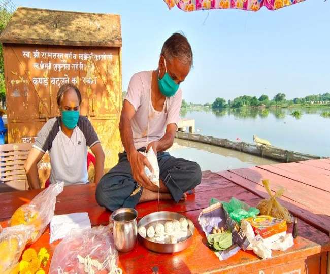 Pitra Paksha 2021: पूर्णिमा श्राद्ध से शुरू हुआ पितृपक्ष, लखनऊ में ...