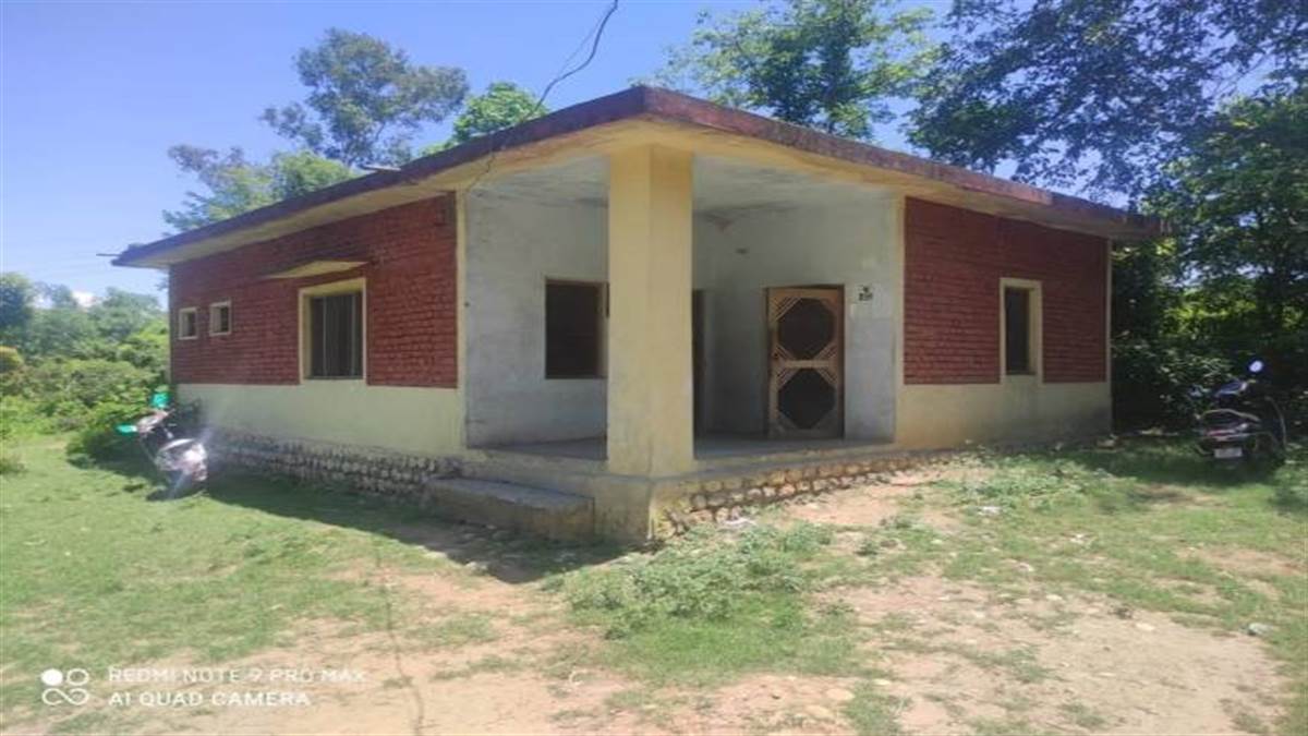 डाडासीबा में दो वर्ष से कानूनगो भवन में चल रहा पटवारी का कामकाज ...