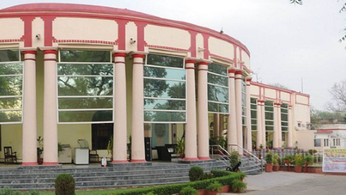 Agra Club: आगरा क्लब के चुनाव से पहले ही घमासान शुरू, 'चिकिन' बन गया ...