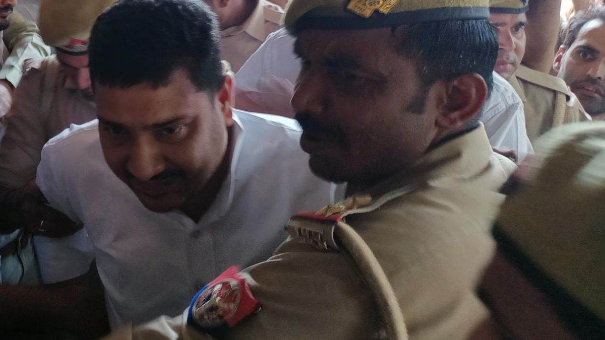 Shamli News: धोखाधड़ी के मामले में सपा विधायक नाहिद हसन कोर्ट में पेश ...