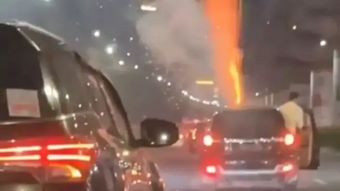 Gurugram Crime: कार की छत पर रखकर फोड़ रहे थे पटाखे, तीन आरोपियों को ... Gurugram Crime: कार की छत पर रखकर फोड़ रहे थे पटाखे, तीन आरोपियों को ...