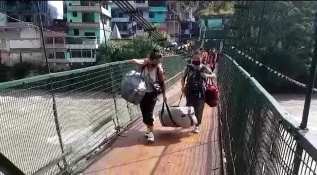 नेपाली पेंशनरों के लिए पांच दिन के लिए खुलेगा झूलाघाट का झूला पुल ...