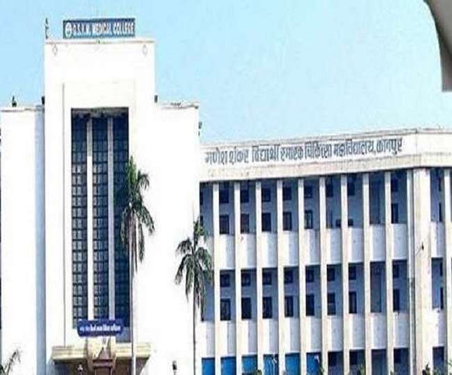 कोविड सुरक्षा के मानकों को ध्यान में रखकर जीएसवीएम मेडिकल छात्र ...