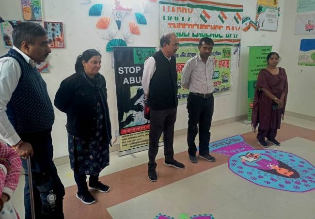 जगन्नाथ आश्रम की बालिकाओं ने बाल मजदूरी पर बनाई रंगोली - Girls of ...