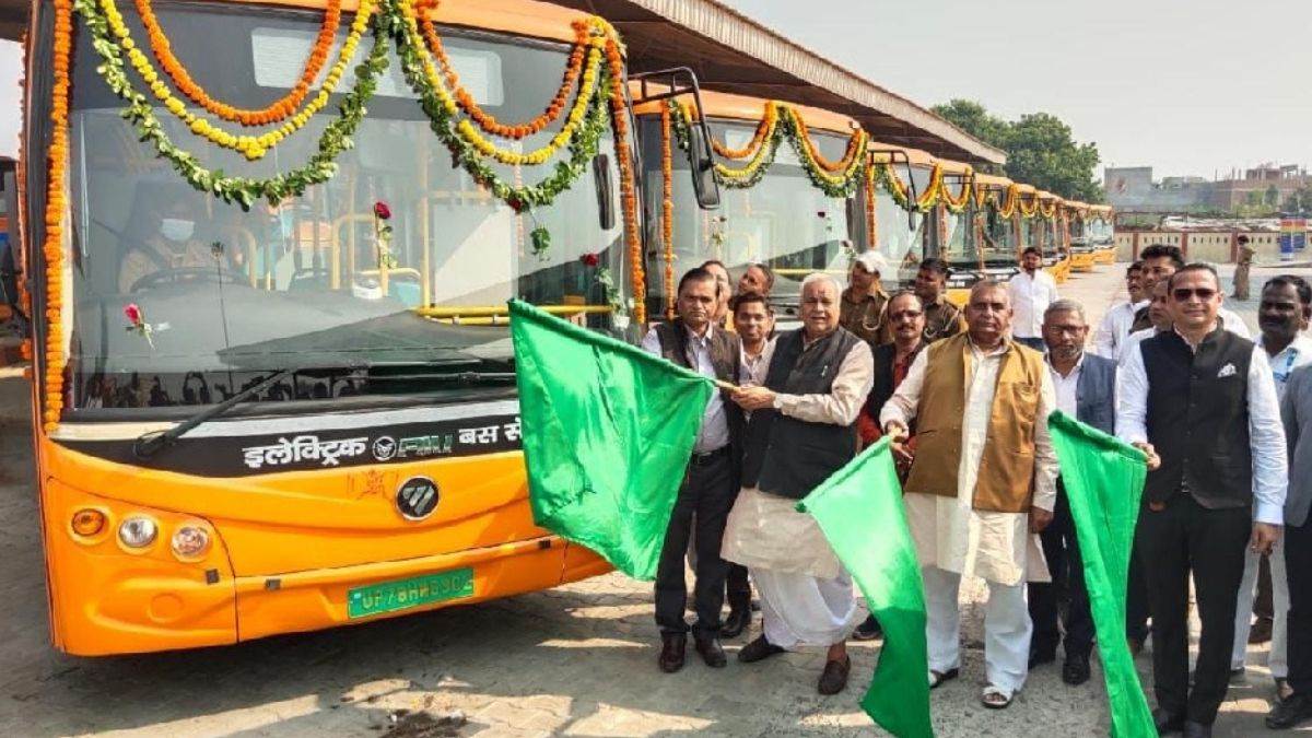 Kanpur को मिली नई 20 E-Bus की सौगात, सांसद सत्यदेव पचौरी और मंडलायुक्त ...