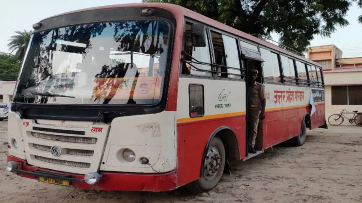 अलीगढ़ में फिर पकड़ी Fake Roadways Bus, एटा के चालक व परिचालक के खिलाफ ...