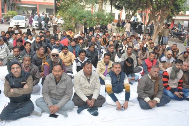 लेखपाल बोले, दमनात्मक कार्रवाई से नहीं दबेगी हक की आवाज