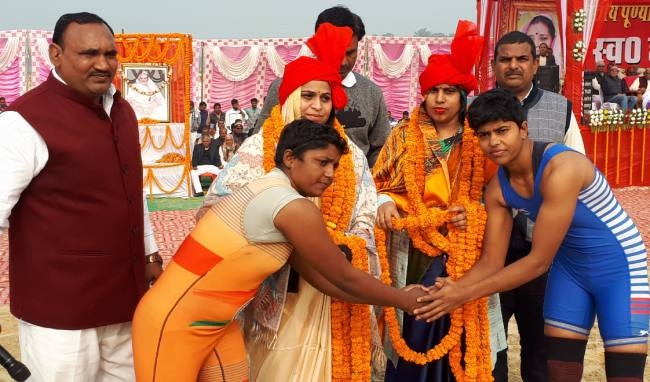 वाराणसी की उमेश्वरी ने प्रयागराज की आरती को दिखाया आसमान - Umeshwari of ...