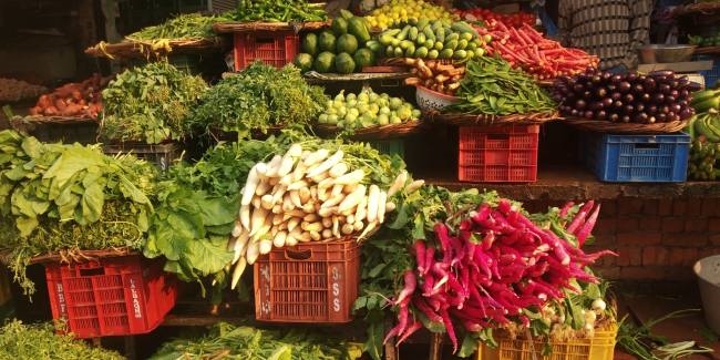 सब्जियों और फलों के दाम में और गिरावट - Further decline in prices of ...