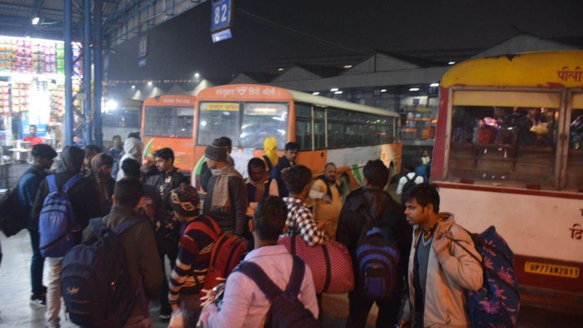 Delhi: आनंद विहार बस अड्डे पर यात्रियों के भटकने से मचा हड़कंप, UPSRTC ...