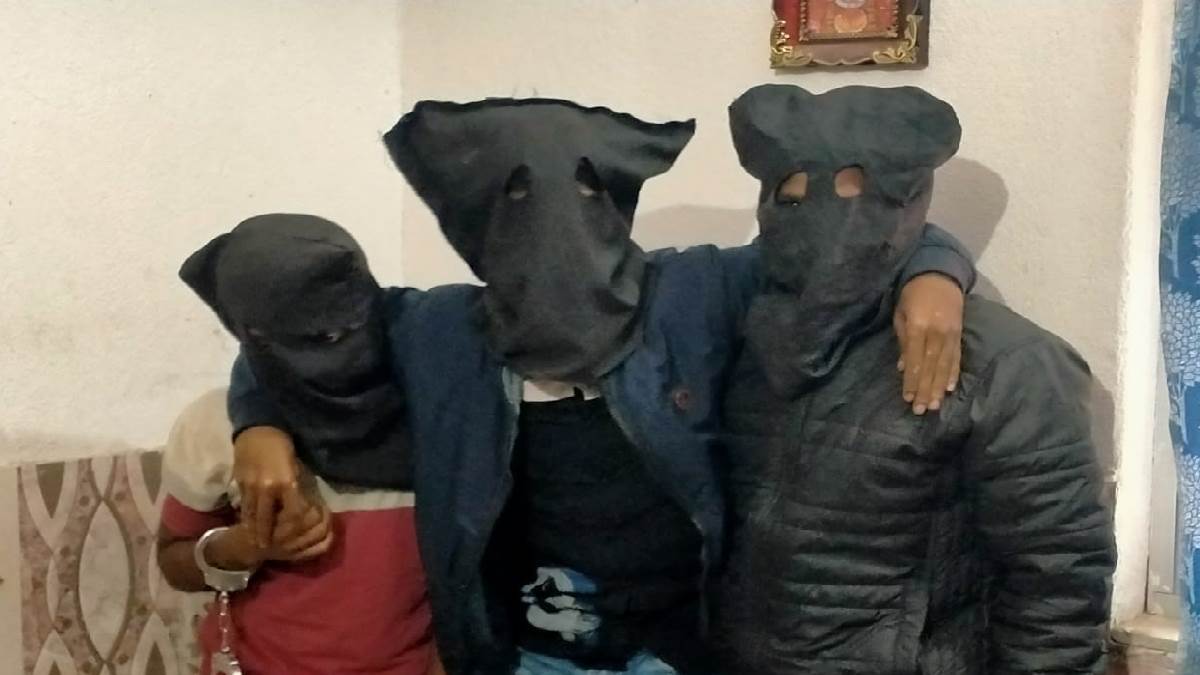 Jamtara: बाहर से ताला लगा घर के अंदर से कर रहे थे ठगी, साइबर पुलिस ...