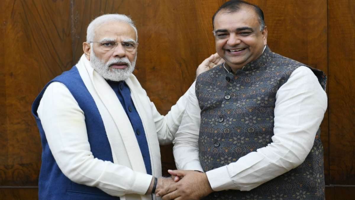 Rampur जीत के बाद प्रधानमंत्री मोदी से मिले आकाश सक्सेना, 15 मिनट की ...