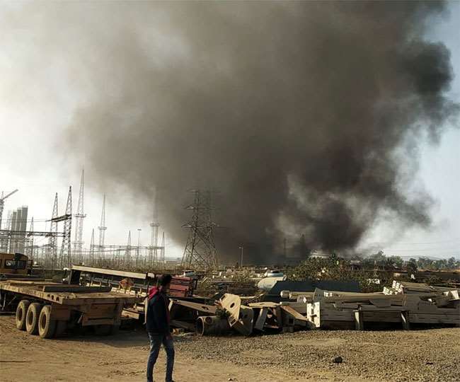 चतरा में एनटीपीसी परियोजना क्षेत्र में लगी आग स्क्रैप जलकर खाक Chatra ...