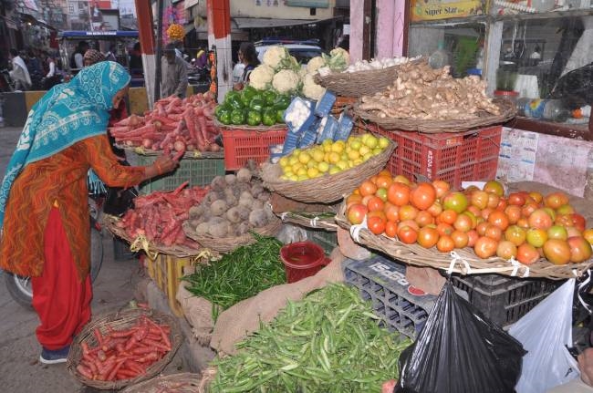 सब्जियों के दाम हुए कम, फलों का भाव स्थिर - Vegetable prices are down ...