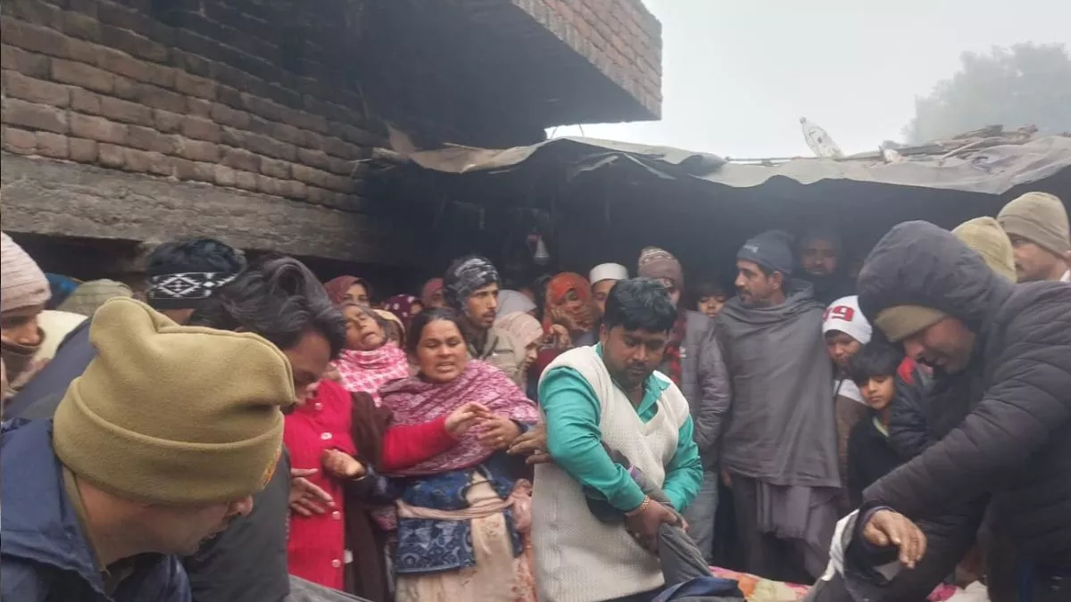 Murder In Bijnor: बेटा बना हैवान, बीच-बचाव करने आए पिता का सिर ईंटों से कुचला, दुकानदार से हुआ ...