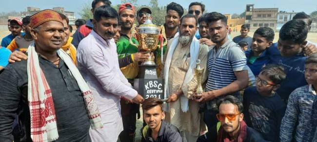 बारा के खिलाड़ियों ने ट्राफी पर जमाया कब्जा - Barachar(39) || chr(39 ...