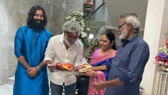 साउथ एक्टर Dhanush ने पेरेंट्स को गिफ्ट किया आलीशान घर, करोड़ों में है ...