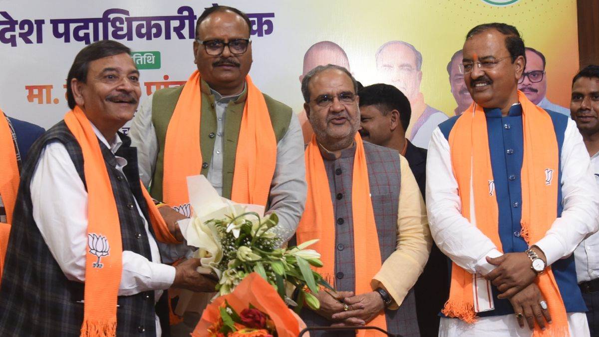 लोकसभा चुनाव से पहले लगातार कुनबा बढ़ा रही भाजपा पूर्व सांसद विधायक समेत दूसरे दलों के दर्जनों