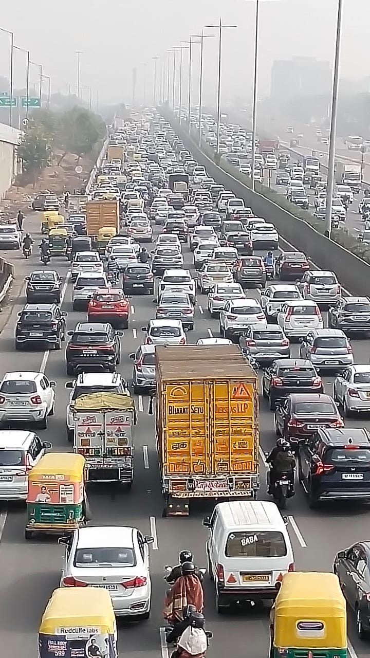 Gurugram Traffic News: किसानों के दिल्ली कूच के बीच रजोकरी बॉर्डर पर ...