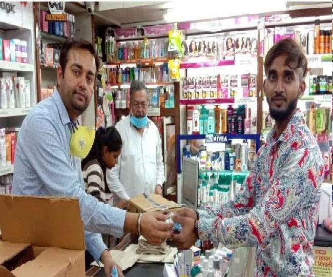 इंसानियत का फर्ज निभा रहीं सेक्टर-22 की अनिल केमिस्ट शॉप Chandigarh ...