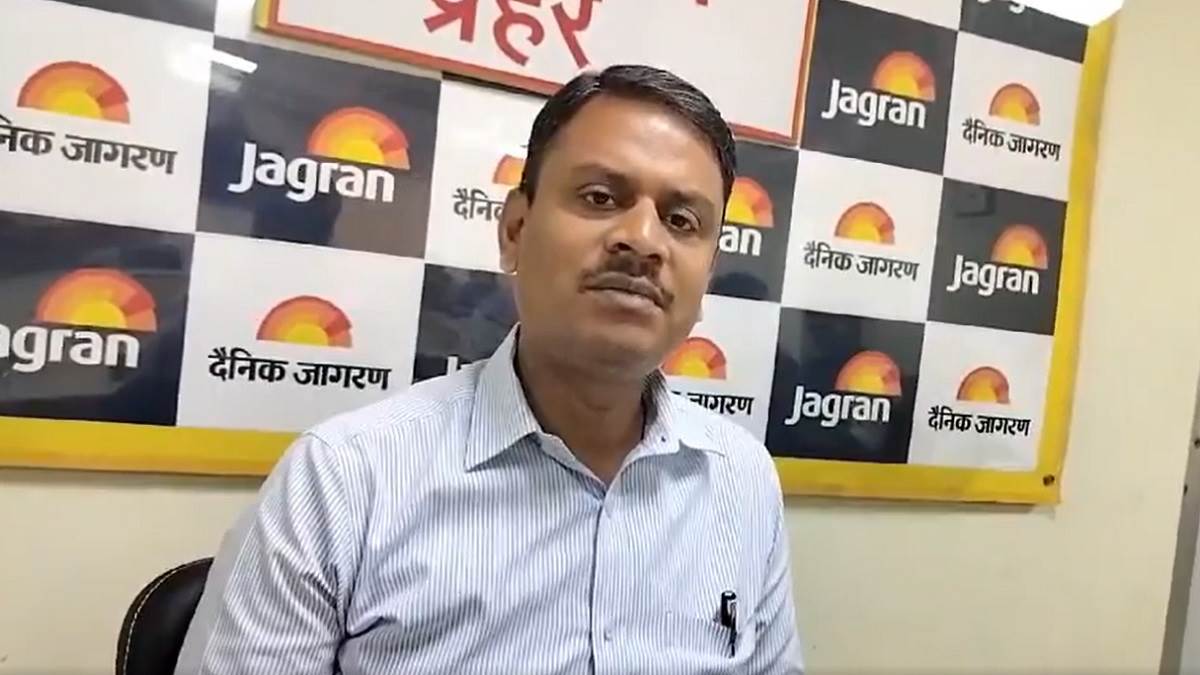 वाराणसी के DM एस राजलिंगम ने लोगों की जिज्ञासाओं का किया समाधान, चुनाव ...