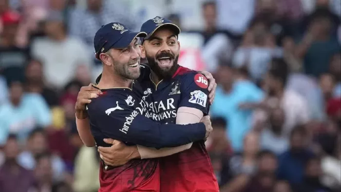 IPL 2023: Virat Kohli और Glenn Maxwell ने क्रिकेट मैच के बीच खेला अनोखा ...