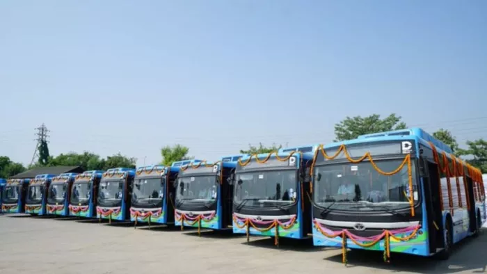 Delhi वालों के लिए गुड न्यूज, सड़कों पर उतरेंगी 320 नई AC इलेक्ट्रिक ...
