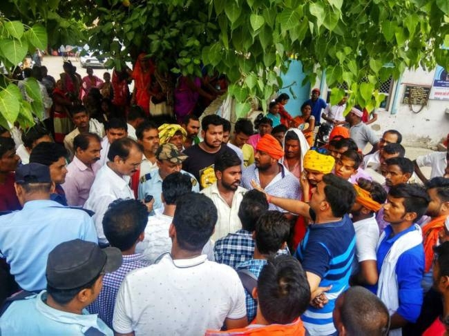 सदर अस्पताल में कुव्यवस्था को लेकर किया हंगामा