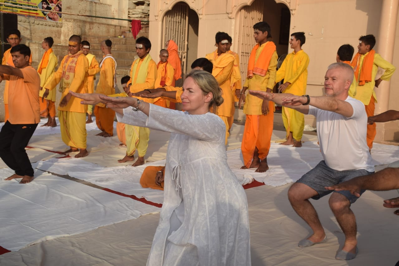 Yoga Day In Varanasi : आदियोगी की नगरी काशी में योग महोत्‍सव, तस्‍वीरों ...