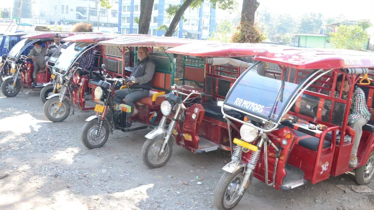 E- Rickshaw in Uttarakhand: ई-रिक्शा बने यातायात व्यवस्था के लिए चुनौती ...