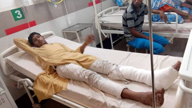 कार की टक्कर के बाद आपस में भिड़े दो ऑटो, 11 घायल, एक रेफर