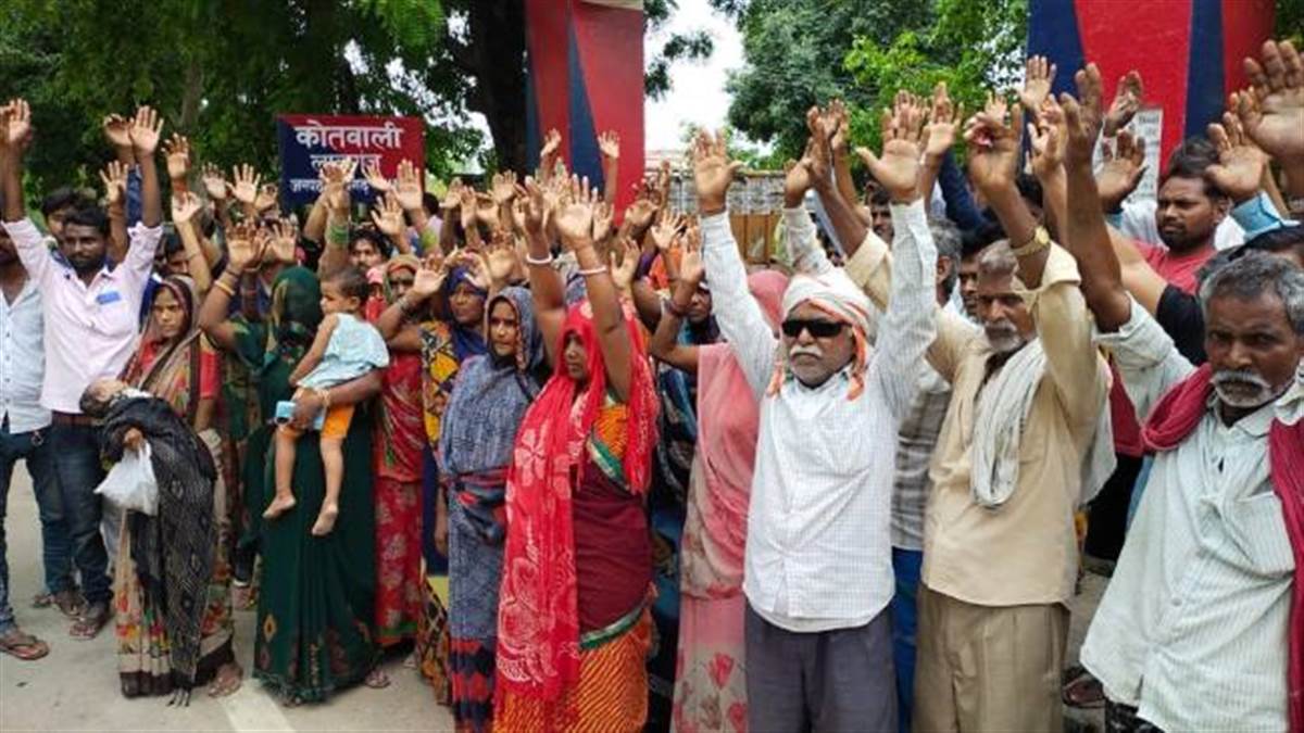 हत्यारोपितों की गिरफ्तारी न होने कोतवाली गेट का घेराव, प्रदर्शन - The ...