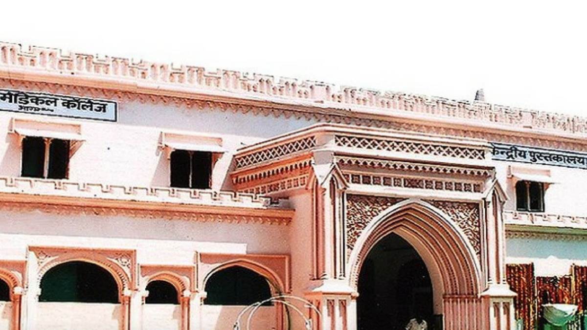 ईस्ट इंडिया कंपनी का थॉमसन हास्पिटल, आज का एसएन मेडिकल कॉलेज, अब ढहाया ...