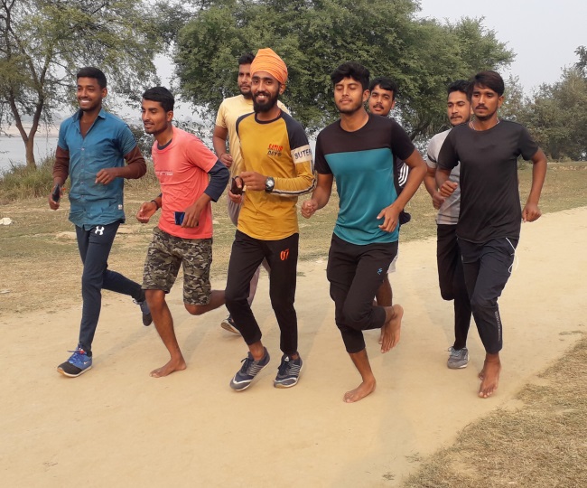 देश में वो गांव जिन्होंने बोई हैं बंदूकें और जहां सरहद की हिफाजत बन ...