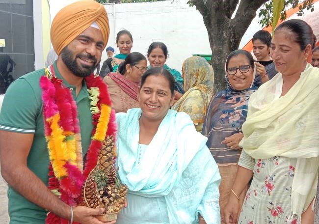 मेहनत ही सफलता की कुंजी : सिमरनजीत - international hockey player ...