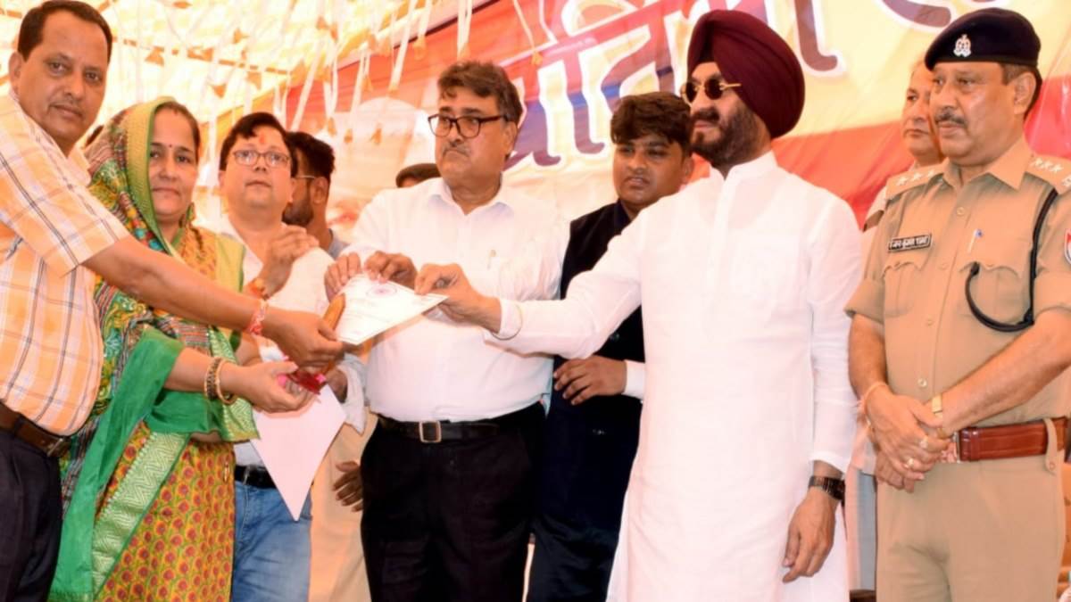 Aligarh News: भारत मां के चार सिपाही, हिंदू मुस्लिम सिख ईसाई, आतंकवाद ...