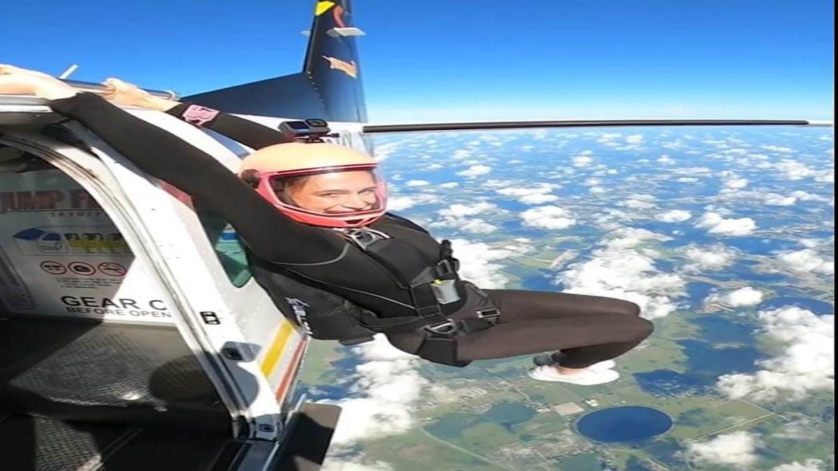 Viral Video: स्काईडाइविंग से पहले महिला ने किया यह काम, इंटरनेट पर ...