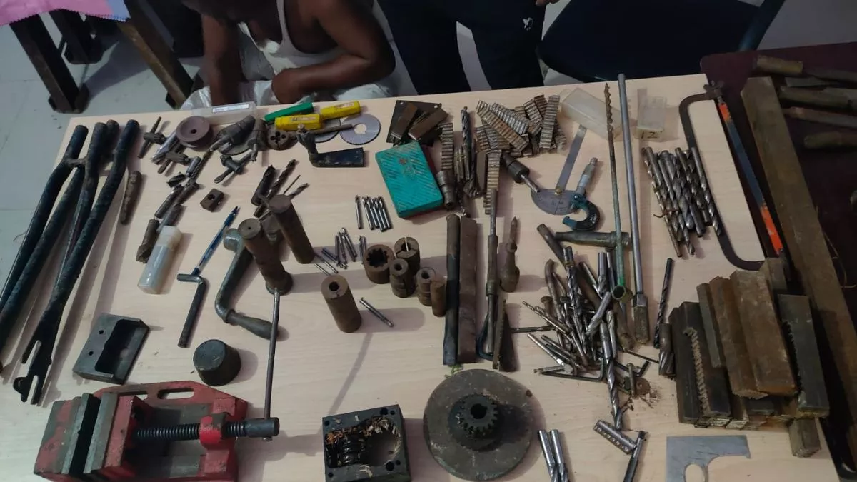 Bihar: जमुई के अड़सार में मिनी गन फैक्ट्री का पर्दाफाश, उपकरणों का ...