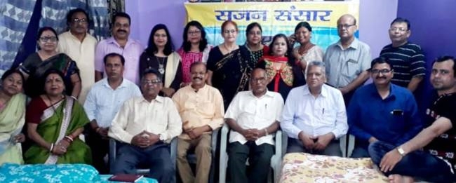 कवियों ने बहाई काव्य रस की गंगा - poetry session took pkace in morabadi ...