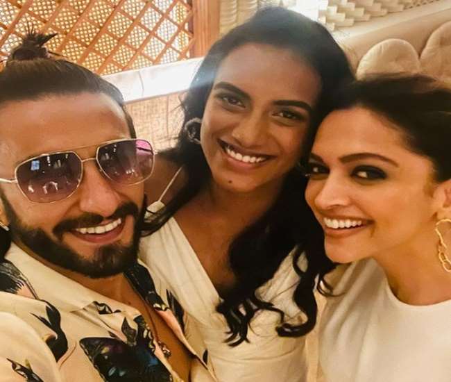 क्या पीवी सिंधु की बायोपिक में नजर आने वाली हैं दीपिका? पहले डिनर और अब ...