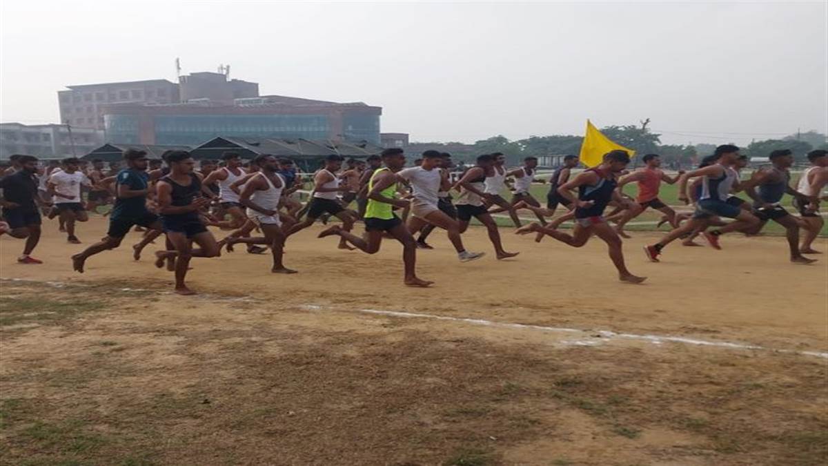 Agniveer Bharti 2022: युवाओं में देश सेवा का जोश है हाई, मूसलाधार बारिश ... Agniveer Bharti 2022: युवाओं में देश सेवा का जोश है हाई, मूसलाधार बारिश ...