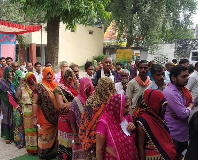 Manikpur By Poll : मानिकपुर में 53 प्रतिशत वोटिंग, चरम पर रहा मतदाताओं ...