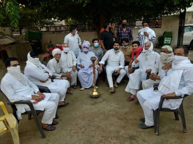 डेयरियों के लिए जमीन नहीं देगी मांडोठी की पंचायत, ग्रामीणों ने डीसी को ...