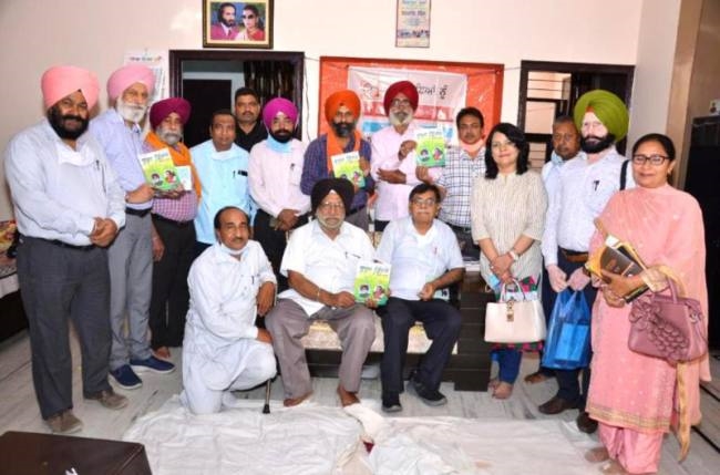 'जुगनुआं दे अंग संग' समागम में कहानियों से मोहा मन - The authorschar(39 ...